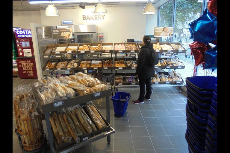 Store gallery: Tesco takes a fresh look at convenience on London's ...